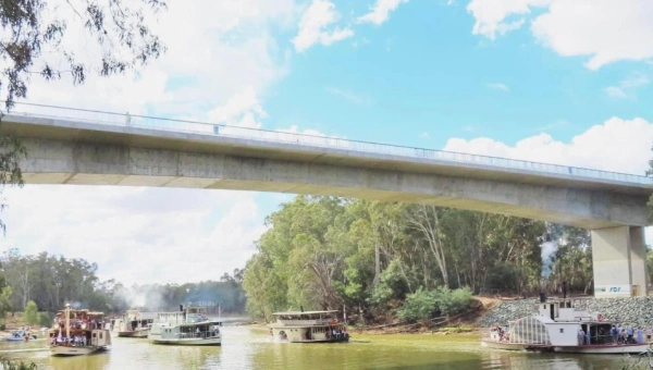 Echuca Moama Bridge - McConnell Dowell